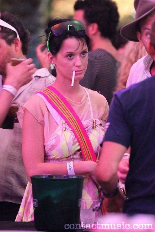 Smoking Celebs: Click image to close this window