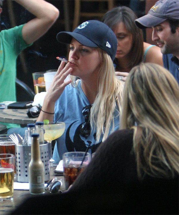 Smoking Celebs: Click image to close this window