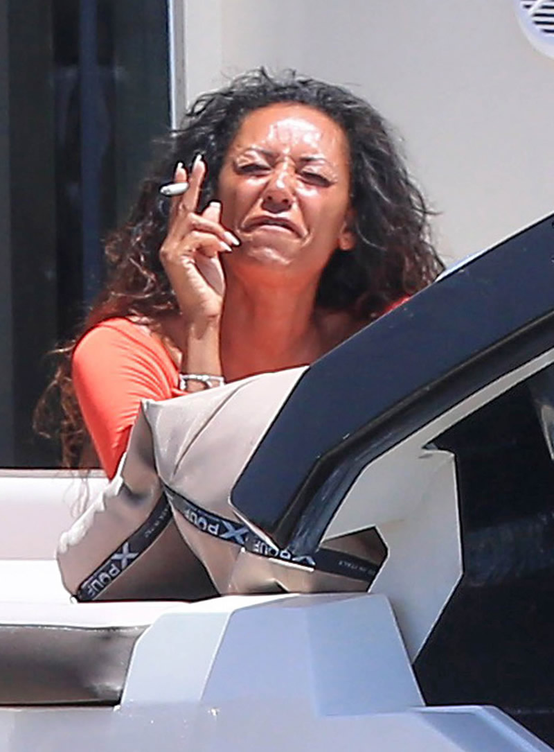 Smoking Celebs: Click image to close this window