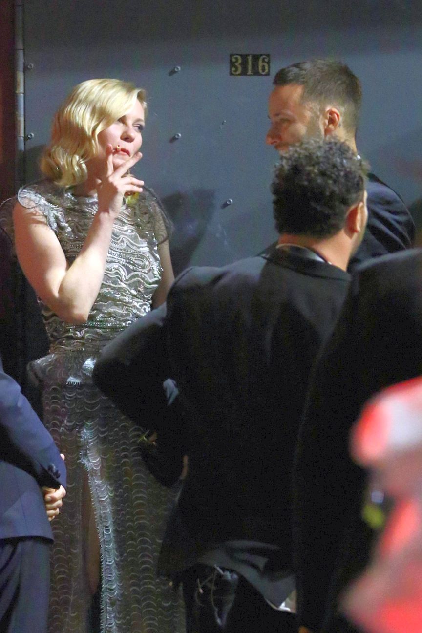 Smoking Celebs: Click image to close this window